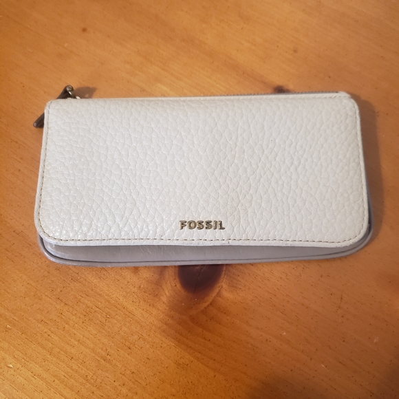 Fossil | Bags | Fossil Cream And Beige Wallet | Poshmark